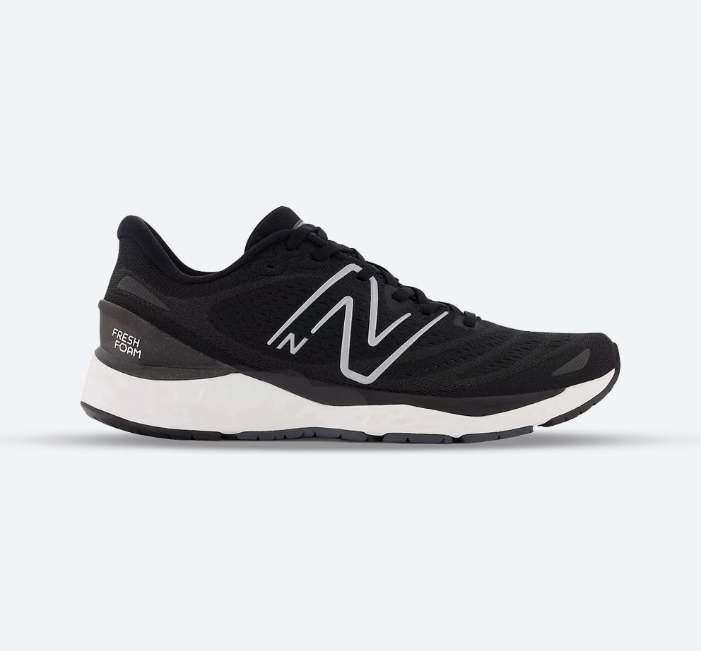 Men's Wide Fit New Balance MSOLVBW4 Walking Trainers - Black/White ...